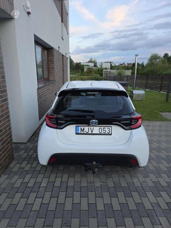 Balts Toyota Yaris 2021 Viļņa, ar dzinēja tilpumu 1.49 L un nobraukumu 61 tūkst. km par 10500 €, foto 1 vietnē AUTOMOTO.COM.LV