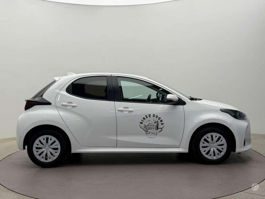 Balts Toyota Yaris 2021 Panevēža, ar dzinēja tilpumu 1.49 L un nobraukumu 191 tūkst. km par 8500 €, foto 5 vietnē AUTOMOTO.COM.LV