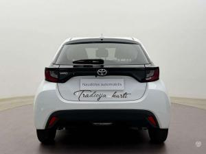 Balts Toyota Yaris 2021 Panevēža, ar dzinēja tilpumu 1.49 L un nobraukumu 191 tūkst. km par 8500 €, foto 8 vietnē AUTOMOTO.COM.LV