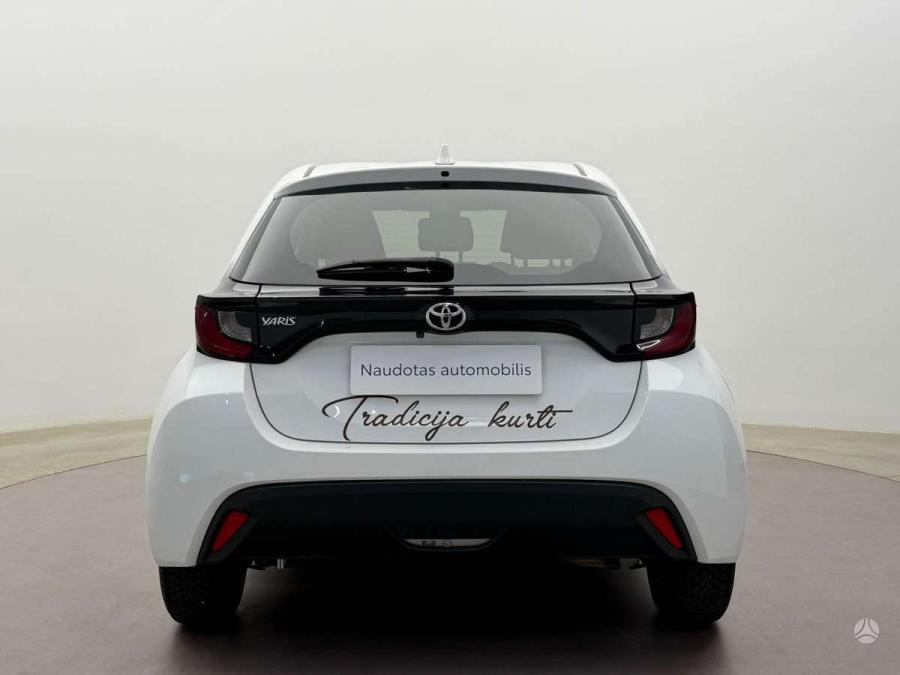 Balts Toyota Yaris 2021 Panevēža, ar dzinēja tilpumu 1.49 L un nobraukumu 191 tūkst. km par 8500 €, foto 8 vietnē AUTOMOTO.COM.LV