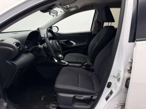 Balts Toyota Yaris 2021 Panevēža, ar dzinēja tilpumu 1.49 L un nobraukumu 191 tūkst. km par 8500 €, foto 10 vietnē AUTOMOTO.COM.LV
