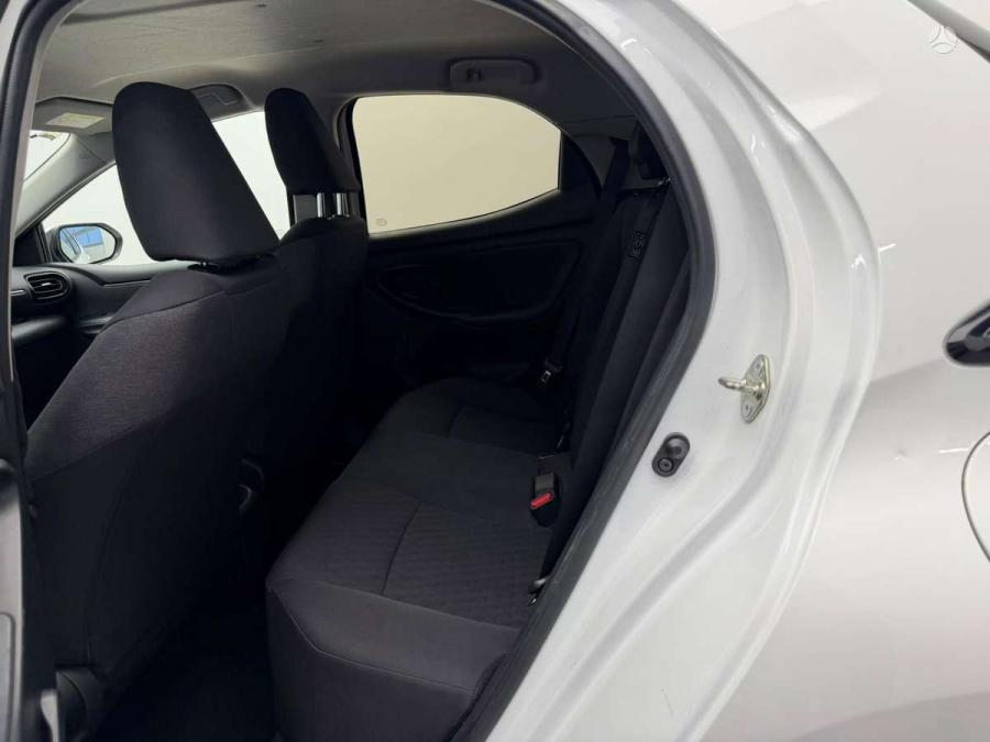 Balts Toyota Yaris 2021 Panevēža, ar dzinēja tilpumu 1.49 L un nobraukumu 191 tūkst. km par 8500 €, foto 13 vietnē AUTOMOTO.COM.LV