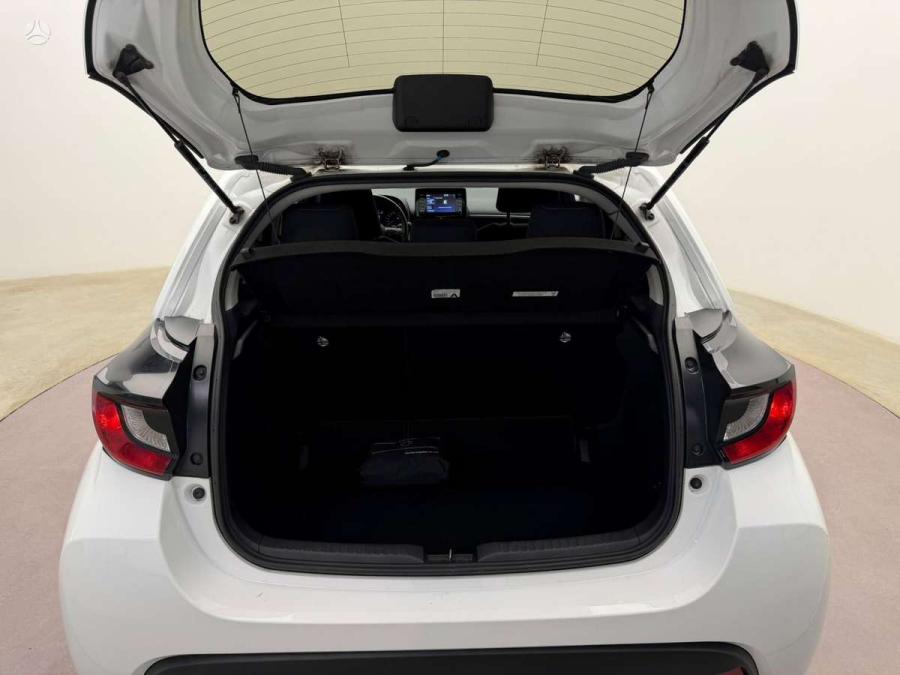 Balts Toyota Yaris 2021 Panevēža, ar dzinēja tilpumu 1.49 L un nobraukumu 191 tūkst. km par 8500 €, foto 14 vietnē AUTOMOTO.COM.LV