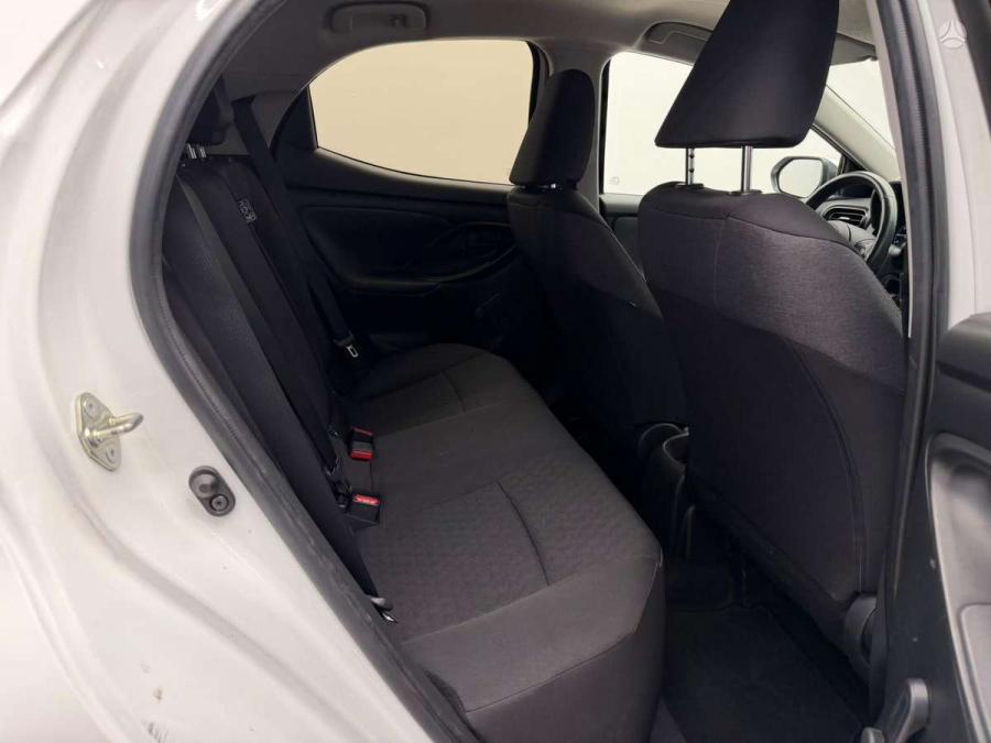Balts Toyota Yaris 2021 Panevēža, ar dzinēja tilpumu 1.49 L un nobraukumu 191 tūkst. km par 8500 €, foto 15 vietnē AUTOMOTO.COM.LV