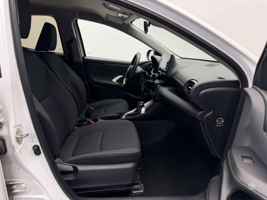 Balts Toyota Yaris 2021 Panevēža, ar dzinēja tilpumu 1.49 L un nobraukumu 191 tūkst. km par 8500 €, foto 16 vietnē AUTOMOTO.COM.LV