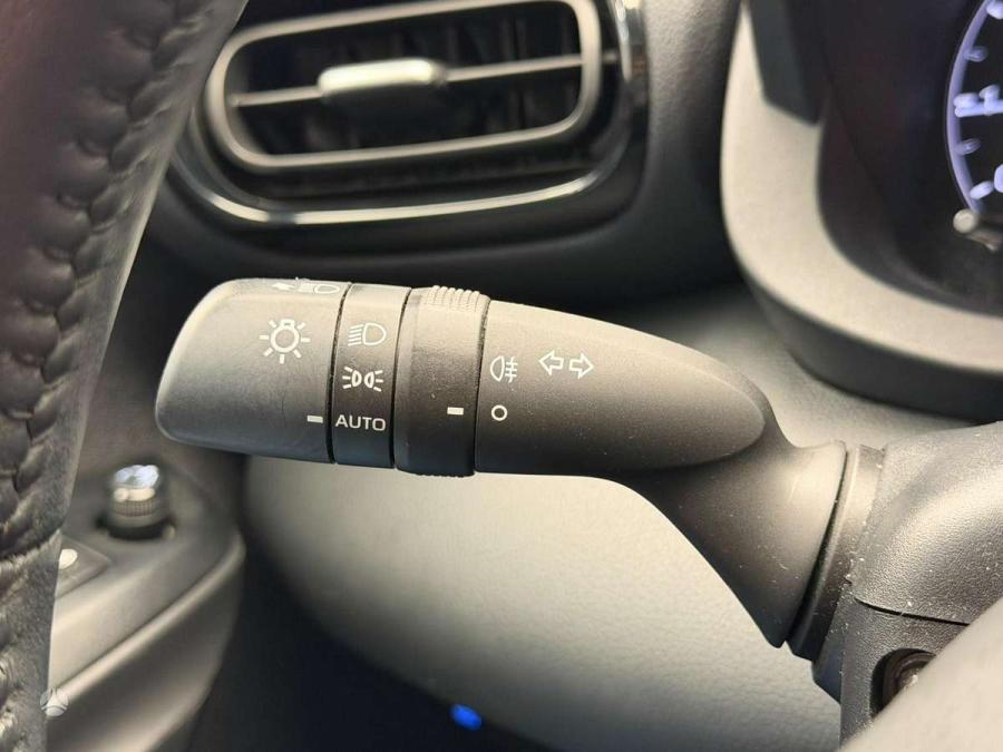 Balts Toyota Yaris 2021 Panevēža, ar dzinēja tilpumu 1.49 L un nobraukumu 191 tūkst. km par 8500 €, foto 23 vietnē AUTOMOTO.COM.LV