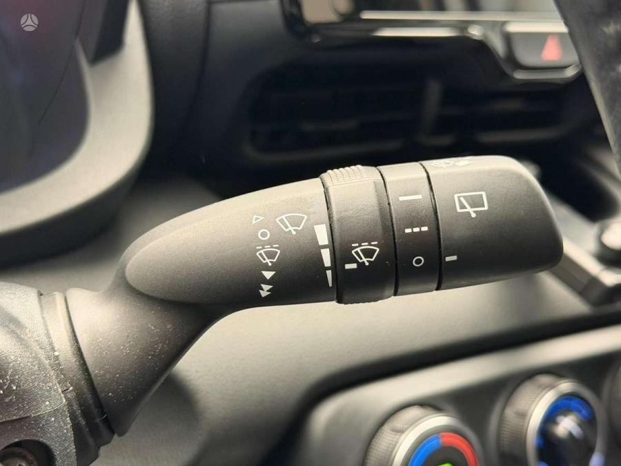 Balts Toyota Yaris 2021 Panevēža, ar dzinēja tilpumu 1.49 L un nobraukumu 191 tūkst. km par 8500 €, foto 24 vietnē AUTOMOTO.COM.LV
