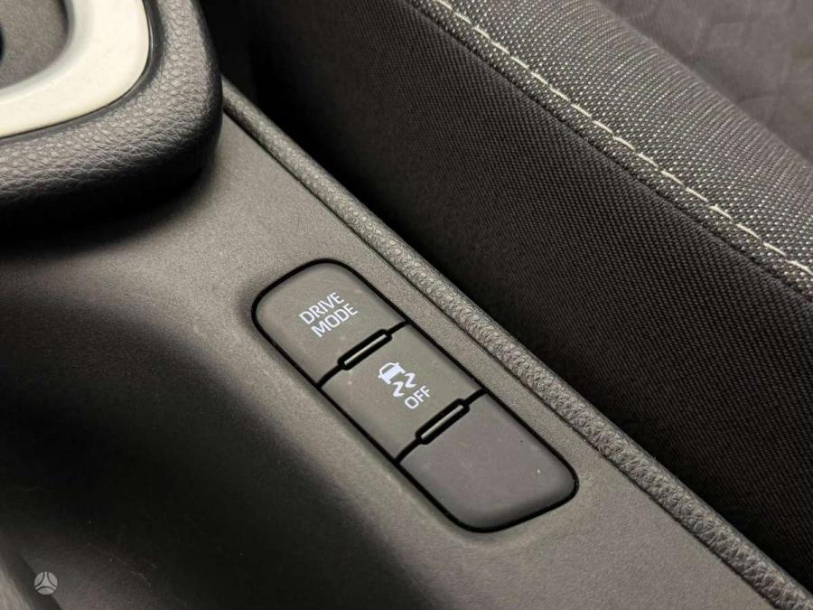 Balts Toyota Yaris 2021 Panevēža, ar dzinēja tilpumu 1.49 L un nobraukumu 191 tūkst. km par 8500 €, foto 33 vietnē AUTOMOTO.COM.LV