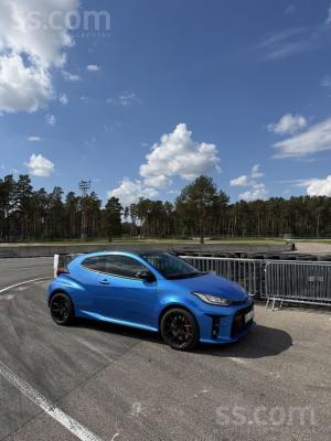 Balts Toyota Yaris 2021 Rīga, ar dzinēja tilpumu 1.60 L un nobraukumu 31 tūkst. km par 37000 €, foto  vietnē AUTOMOTO.COM.LV