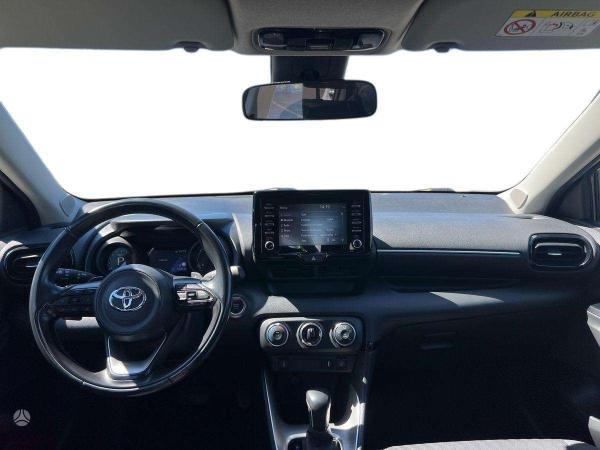 White Toyota Yaris 2021 in Klaipeda, with an engine capacity of 1.49 L and mileage of 92 thousand km for 13900 €, photo 8 on AUTOMOTO.COM.LV