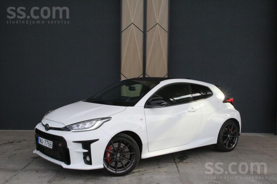 White Toyota Yaris 2021 in Riga, with an engine capacity of 1.60 L and mileage of 72 thousand km for 27000 €, photo 1 on AUTOMOTO.COM.LV