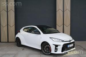 White Toyota Yaris 2021 in Riga, with an engine capacity of 1.60 L and mileage of 72 thousand km for 27000 €, photo 3 on AUTOMOTO.COM.LV