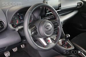 White Toyota Yaris 2021 in Riga, with an engine capacity of 1.60 L and mileage of 72 thousand km for 27000 €, photo 10 on AUTOMOTO.COM.LV
