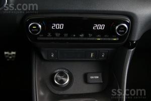 White Toyota Yaris 2021 in Riga, with an engine capacity of 1.60 L and mileage of 72 thousand km for 27000 €, photo 15 on AUTOMOTO.COM.LV