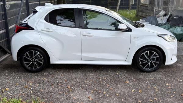 White Toyota Yaris 2021 in Jonava, with an engine capacity of 1.49 L and mileage of 68 thousand km for 9999 €, photo 5 on AUTOMOTO.COM.LV