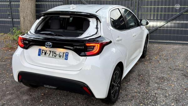 White Toyota Yaris 2021 in Jonava, with an engine capacity of 1.49 L and mileage of 68 thousand km for 9999 €, photo 6 on AUTOMOTO.COM.LV