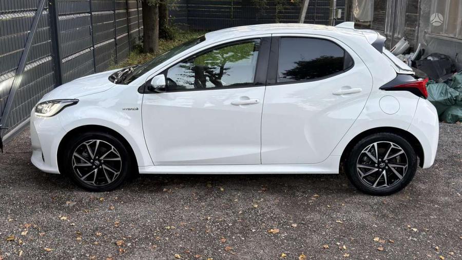 Balts Toyota Yaris 2021 Jonava, ar dzinēja tilpumu 1.49 L un nobraukumu 68 tūkst. km par 9600 €, foto 17 vietnē AUTOMOTO.COM.LV