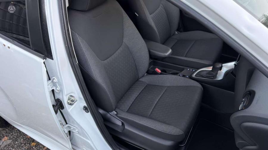 Balts Toyota Yaris 2021 Jonava, ar dzinēja tilpumu 1.49 L un nobraukumu 69 tūkst. km par 9300 €, foto 22 vietnē AUTOMOTO.COM.LV