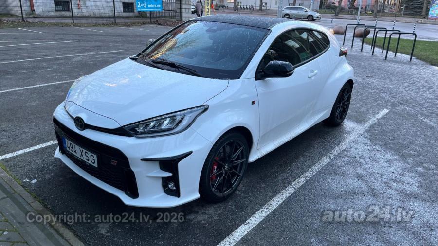 White Toyota Yaris 2021 in Tallinn, with an engine capacity of 1.60 L and mileage of 40 thousand km for 32000 €, photo 1 on AUTOMOTO.COM.LV