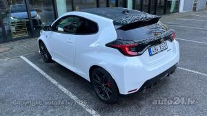 White Toyota Yaris 2021 in Tallinn, with an engine capacity of 1.60 L and mileage of 40 thousand km for 32000 €, photo 5 on AUTOMOTO.COM.LV