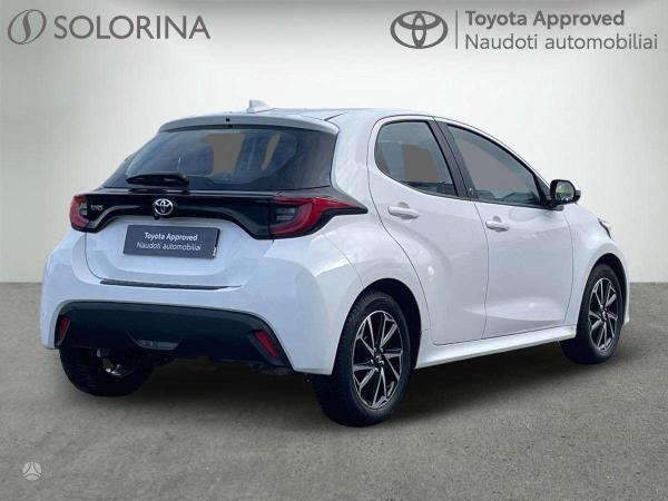 Balts Toyota Yaris 2022 Klaipėda, ar dzinēja tilpumu 1.49 L un nobraukumu 23 tūkst. km par 17300 €, foto 2 vietnē AUTOMOTO.COM.LV