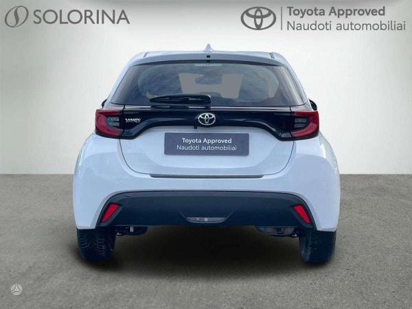 Balts Toyota Yaris 2022 Klaipėda, ar dzinēja tilpumu 1.49 L un nobraukumu 23 tūkst. km par 17300 €, foto 4 vietnē AUTOMOTO.COM.LV