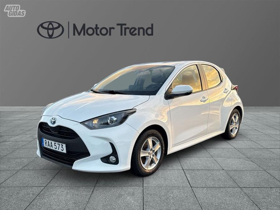 White Toyota Yaris 2022 in Kaunas, with an engine capacity of 0.00 L and mileage of 38 thousand km for 22072 €, photo 1 on AUTOMOTO.COM.LV