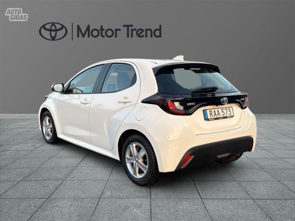 White Toyota Yaris 2022 in Kaunas, with an engine capacity of 0.00 L and mileage of 38 thousand km for 22072 €, photo 3 on AUTOMOTO.COM.LV