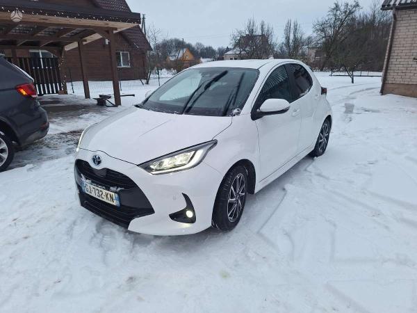 Balts Toyota Yaris 2022 Anykščiai, ar dzinēja tilpumu 1.50 L un nobraukumu 19 tūkst. km par 13950 €, foto 1 vietnē AUTOMOTO.COM.LV