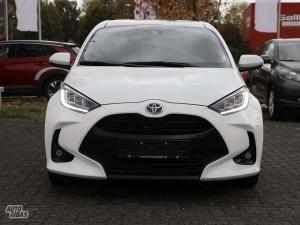White Toyota Yaris 2022 in Kaunas, with an engine capacity of 1.50 L and mileage of 52 thousand km for 22183 €, photo 5 on AUTOMOTO.COM.LV