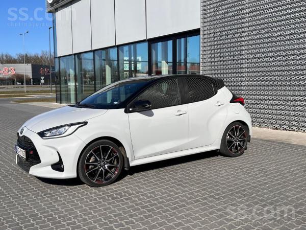 White Toyota Yaris 2022 in Riga, with an engine capacity of 1.40 L and mileage of 89 thousand km for 19500 €, photo 2 on AUTOMOTO.COM.LV