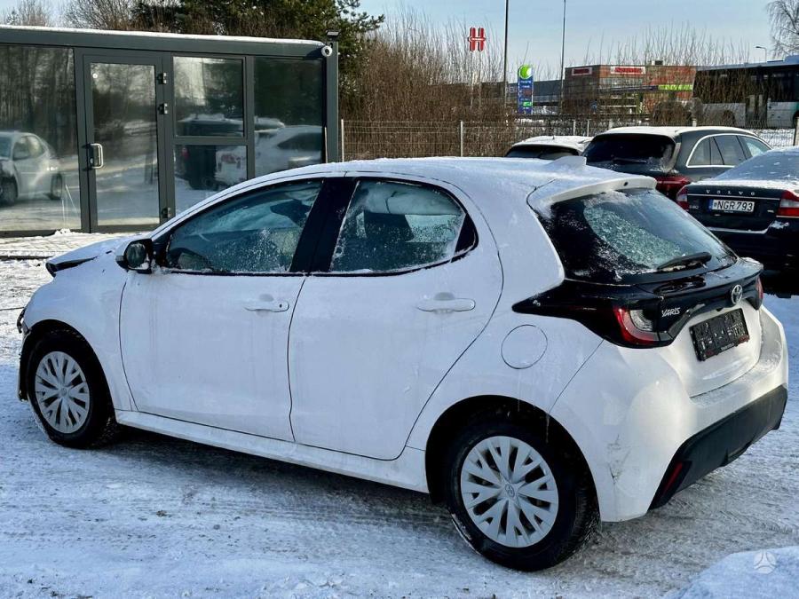 Balts Toyota Yaris 2022 Kauņa, ar dzinēja tilpumu 1.49 L un nobraukumu 17 tūkst. km par 6250 €, foto 1 vietnē AUTOMOTO.COM.LV