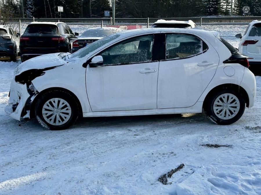 Balts Toyota Yaris 2022 Kauņa, ar dzinēja tilpumu 1.49 L un nobraukumu 17 tūkst. km par 6250 €, foto 4 vietnē AUTOMOTO.COM.LV