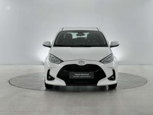 White Toyota Yaris 2022 in Vilnius, with an engine capacity of 1.49 L and mileage of 73 thousand km for 14900 €, photo 5 on AUTOMOTO.COM.LV