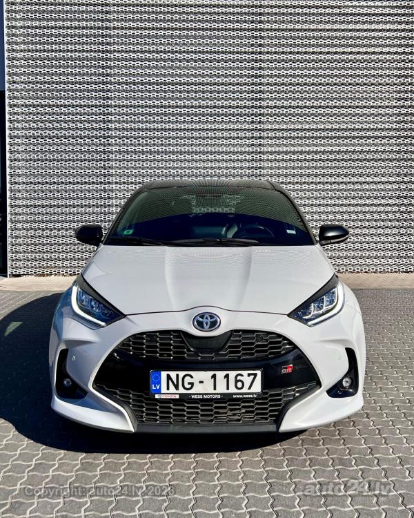 Balts Toyota Yaris 2022 Rīga, ar dzinēja tilpumu 1.50 L un nobraukumu 94 tūkst. km par 17800 €, foto 3 vietnē AUTOMOTO.COM.LV
