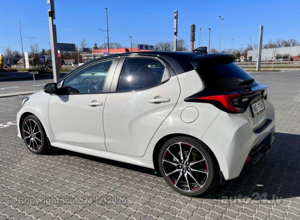 Balts Toyota Yaris 2022 Rīga, ar dzinēja tilpumu 1.50 L un nobraukumu 94 tūkst. km par 17800 €, foto 5 vietnē AUTOMOTO.COM.LV