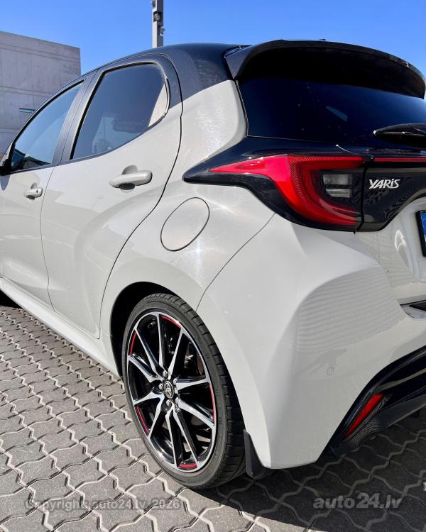 Balts Toyota Yaris 2022 Rīga, ar dzinēja tilpumu 1.50 L un nobraukumu 94 tūkst. km par 17800 €, foto 7 vietnē AUTOMOTO.COM.LV