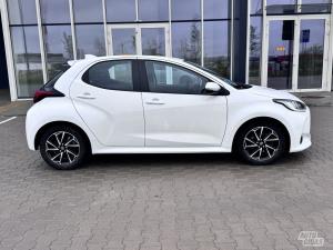 Balts Toyota Yaris 2022 Viļņa, ar dzinēja tilpumu 1.50 L un nobraukumu 158 tūkst. km par 14950 €, foto 7 vietnē AUTOMOTO.COM.LV
