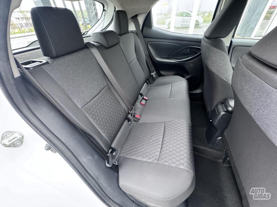 Balts Toyota Yaris 2022 Viļņa, ar dzinēja tilpumu 1.50 L un nobraukumu 158 tūkst. km par 14950 €, foto 13 vietnē AUTOMOTO.COM.LV
