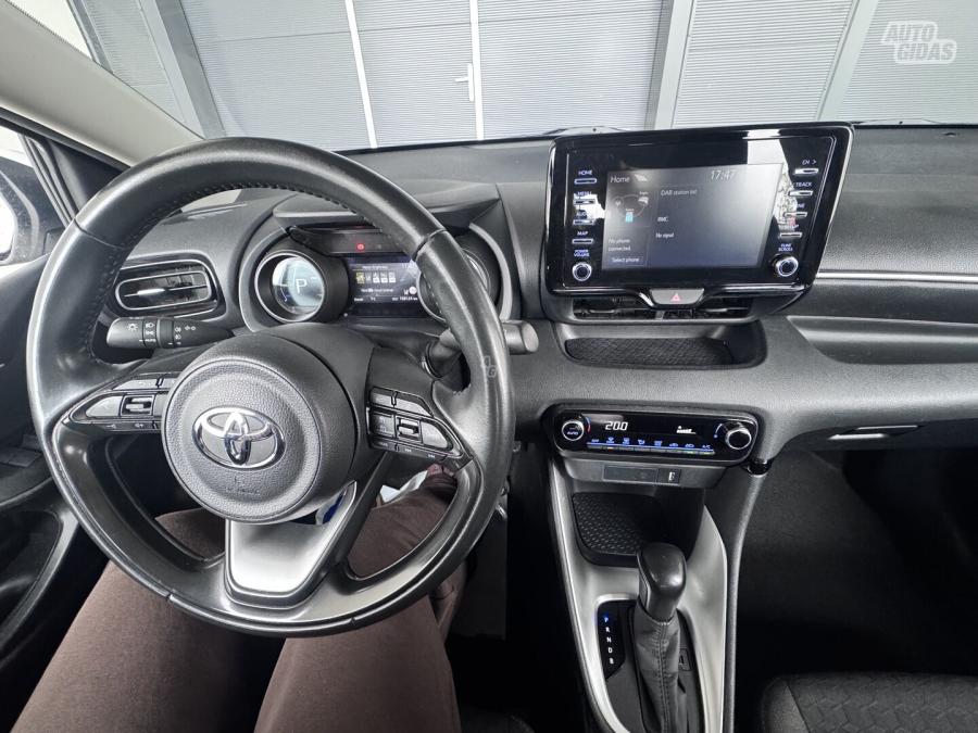 Balts Toyota Yaris 2022 Viļņa, ar dzinēja tilpumu 1.50 L un nobraukumu 158 tūkst. km par 14950 €, foto 19 vietnē AUTOMOTO.COM.LV