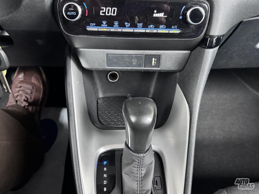 Balts Toyota Yaris 2022 Viļņa, ar dzinēja tilpumu 1.50 L un nobraukumu 158 tūkst. km par 14950 €, foto 21 vietnē AUTOMOTO.COM.LV