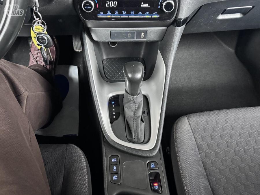 Balts Toyota Yaris 2022 Viļņa, ar dzinēja tilpumu 1.50 L un nobraukumu 158 tūkst. km par 14950 €, foto 22 vietnē AUTOMOTO.COM.LV
