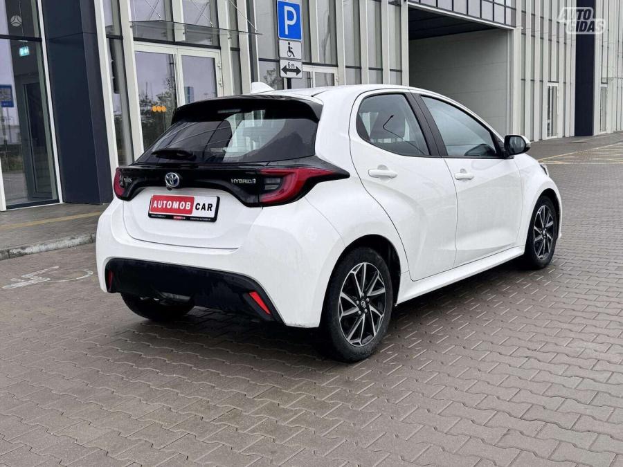 White Toyota Yaris 2022 in Vilnius, with an engine capacity of 1.50 L and mileage of 158 thousand km for 14950 €, photo 7 on AUTOMOTO.COM.LV