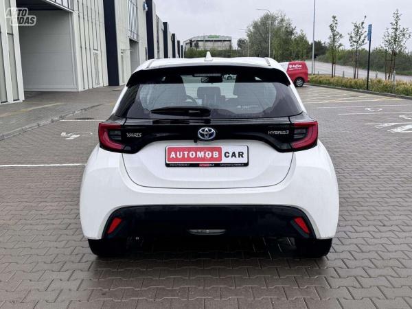 White Toyota Yaris 2022 in Vilnius, with an engine capacity of 1.50 L and mileage of 158 thousand km for 14950 €, photo 7 on AUTOMOTO.COM.LV