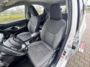White Toyota Yaris 2022 in Vilnius, with an engine capacity of 1.50 L and mileage of 158 thousand km for 14950 €, photo 10 on AUTOMOTO.COM.LV