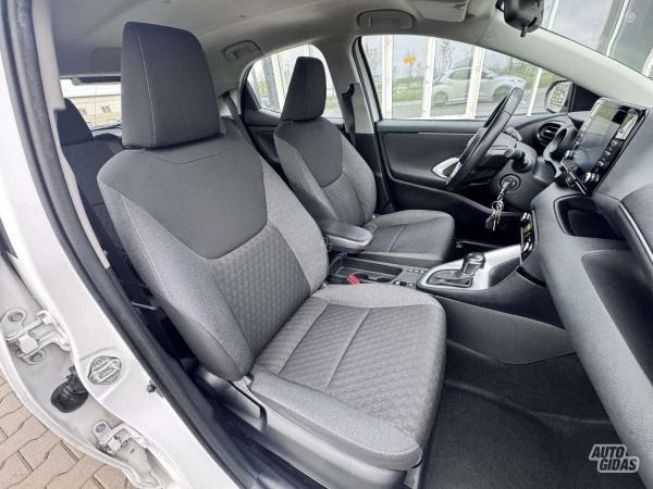White Toyota Yaris 2022 in Vilnius, with an engine capacity of 1.50 L and mileage of 158 thousand km for 14950 €, photo 10 on AUTOMOTO.COM.LV