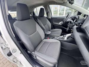 White Toyota Yaris 2022 in Vilnius, with an engine capacity of 1.50 L and mileage of 158 thousand km for 14950 €, photo 11 on AUTOMOTO.COM.LV