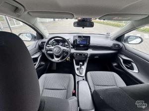 White Toyota Yaris 2022 in Vilnius, with an engine capacity of 1.50 L and mileage of 158 thousand km for 14950 €, photo 15 on AUTOMOTO.COM.LV