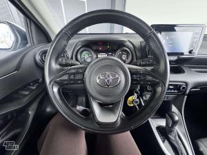 White Toyota Yaris 2022 in Vilnius, with an engine capacity of 1.50 L and mileage of 158 thousand km for 14950 €, photo 16 on AUTOMOTO.COM.LV