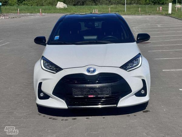 White Toyota Yaris 2022 in Vilnius, with an engine capacity of 1.50 L and mileage of 40 thousand km for 19950 €, photo 2 on AUTOMOTO.COM.LV